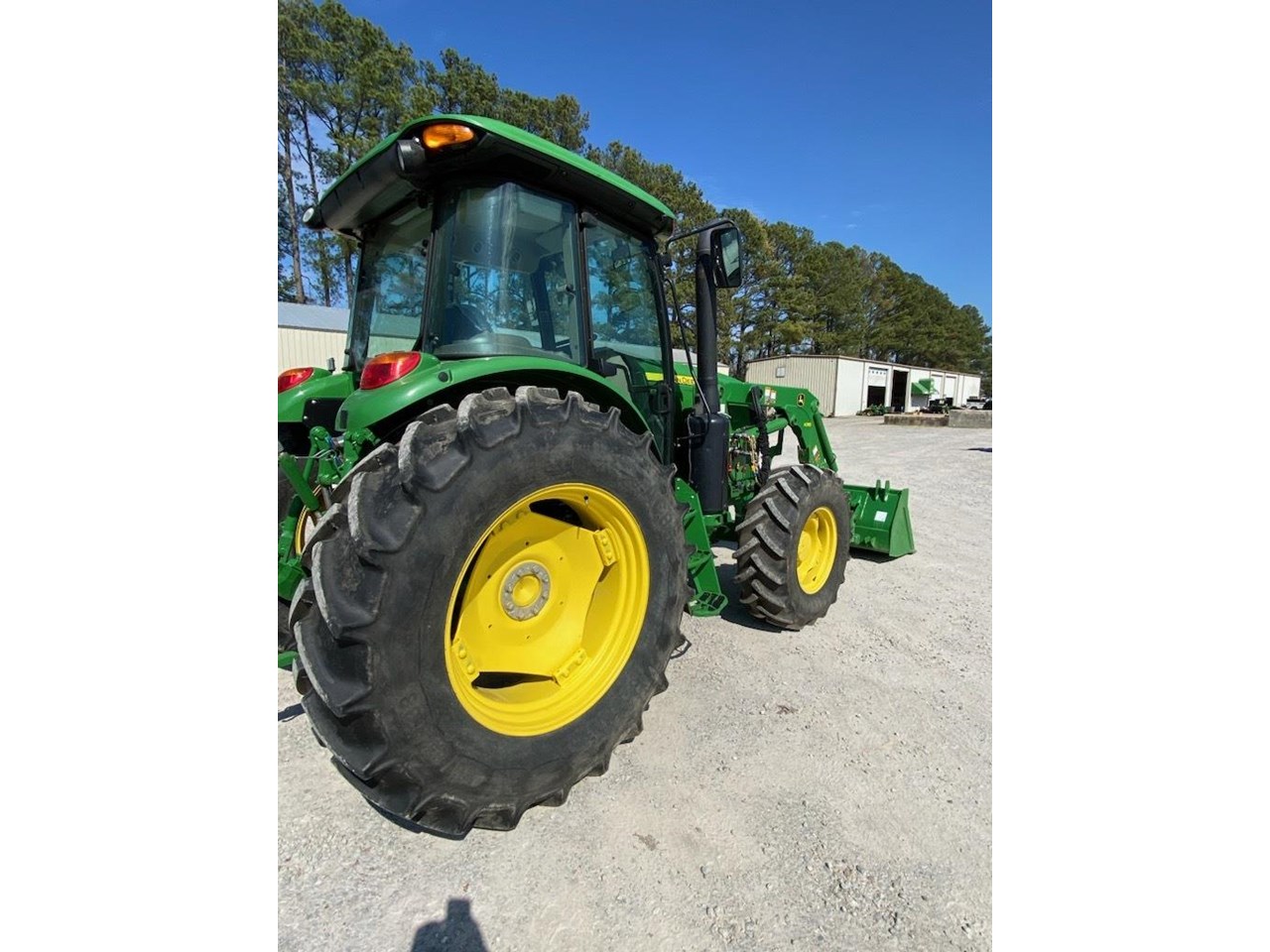 2021 JOHN DEERE 6135E TRACTOR for sale