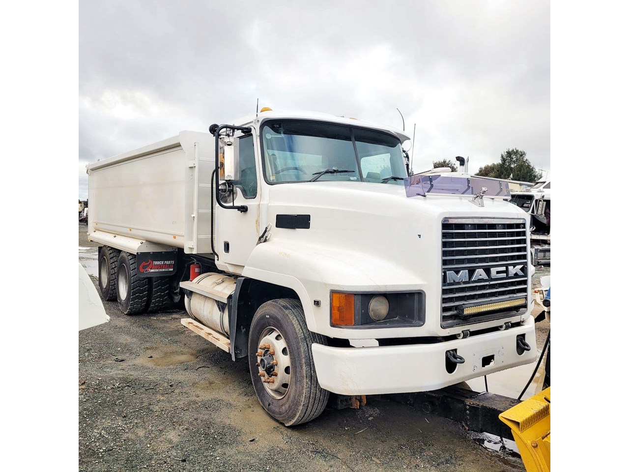 2006 MACK VALUELINER dismantling