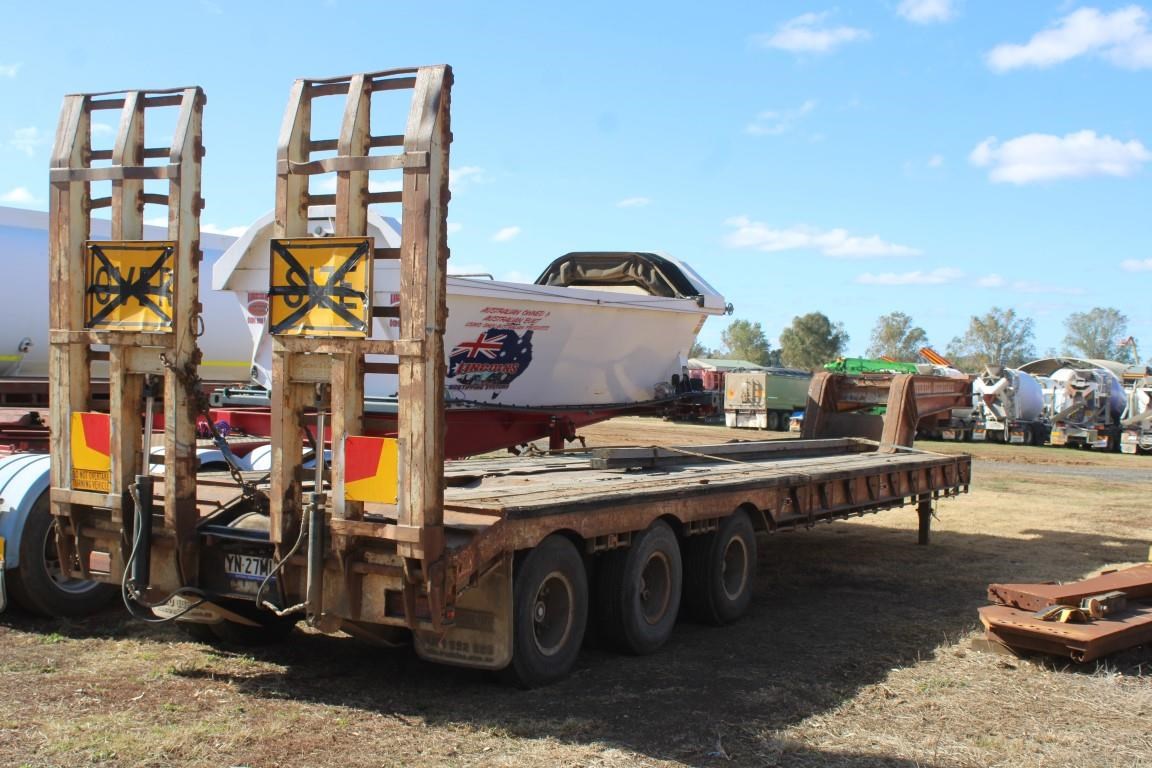 1980 WHITE TRI AXLE LOW LOADER for sale
