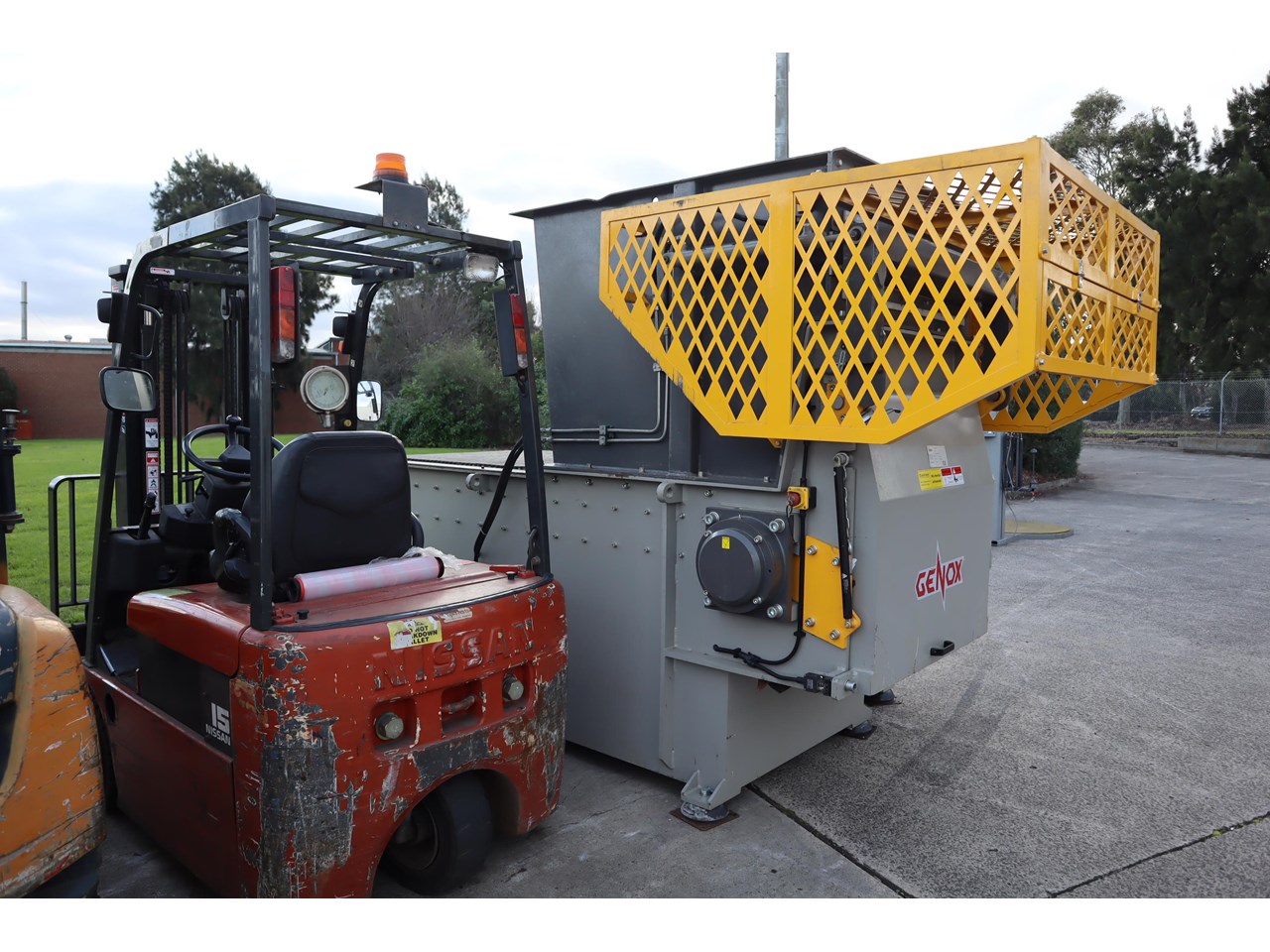 GENOX V1000 INDUSTRIAL SINGLE SHAFT SHREDDER WITH CRAMMER - 60HP for sale