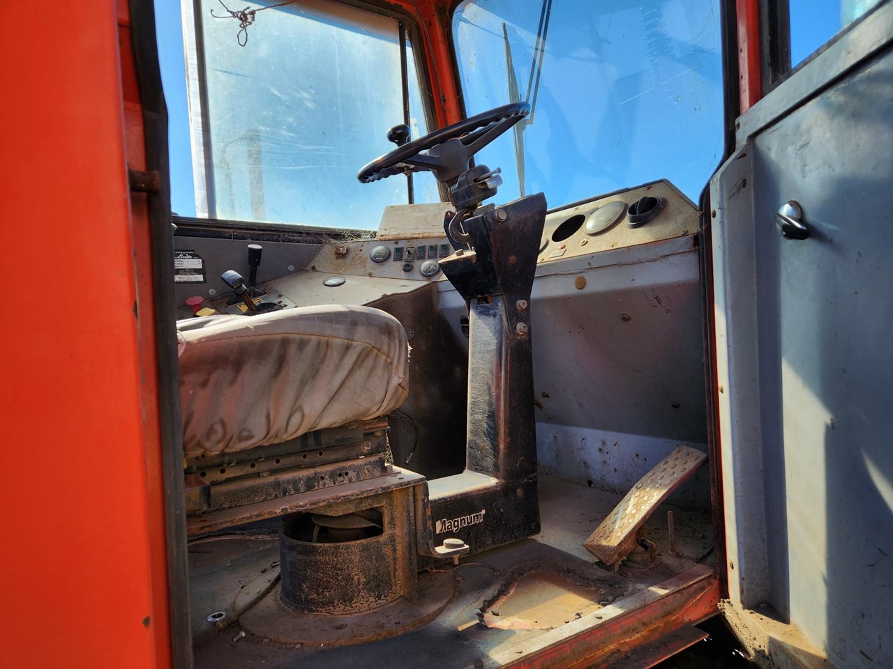 SISU TERMINAL TRACTOR for sale