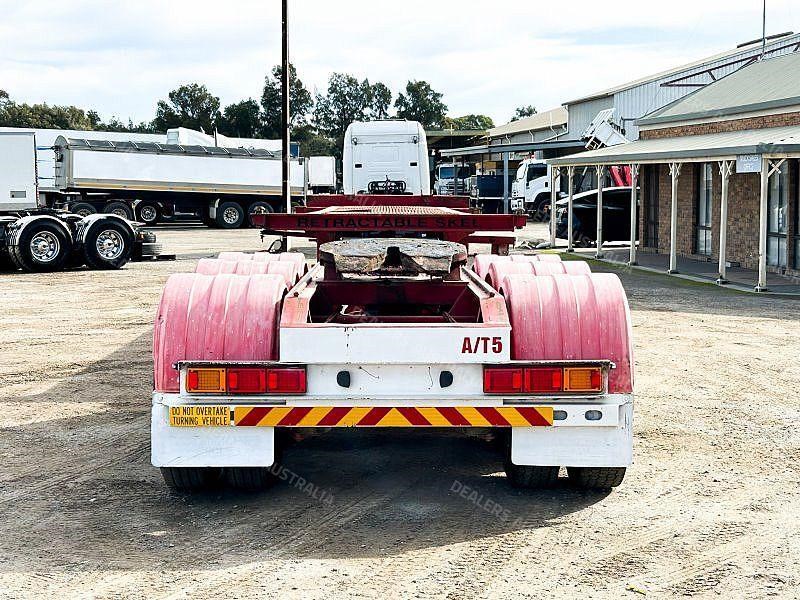 2002 KRUEGER RETRACTABLE TRIAXLE SKEL LEAD TRAILER for sale