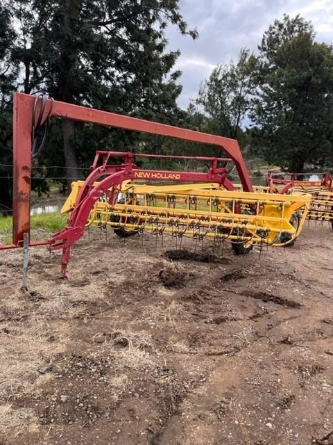 NEW HOLLAND DUAL RAKE HITCH WITH ROLABAR RAKES for sale (refcode TA1187595)