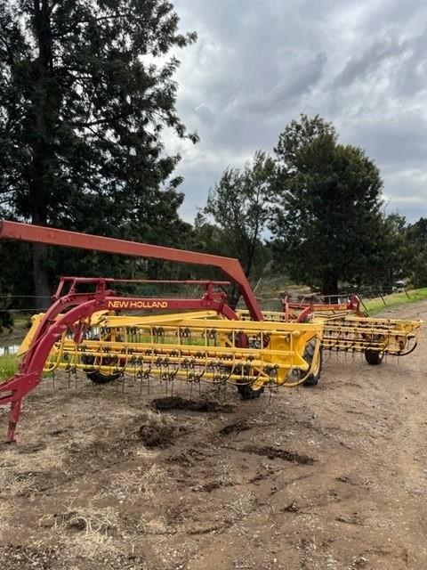 NEW HOLLAND DUAL RAKE HITCH WITH ROLABAR RAKES for sale (refcode TA1187595)