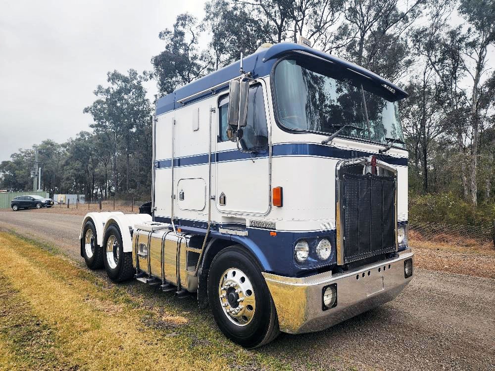 2003 KENWORTH K104 FLAT ROOF CUMMINS 18SP for sale