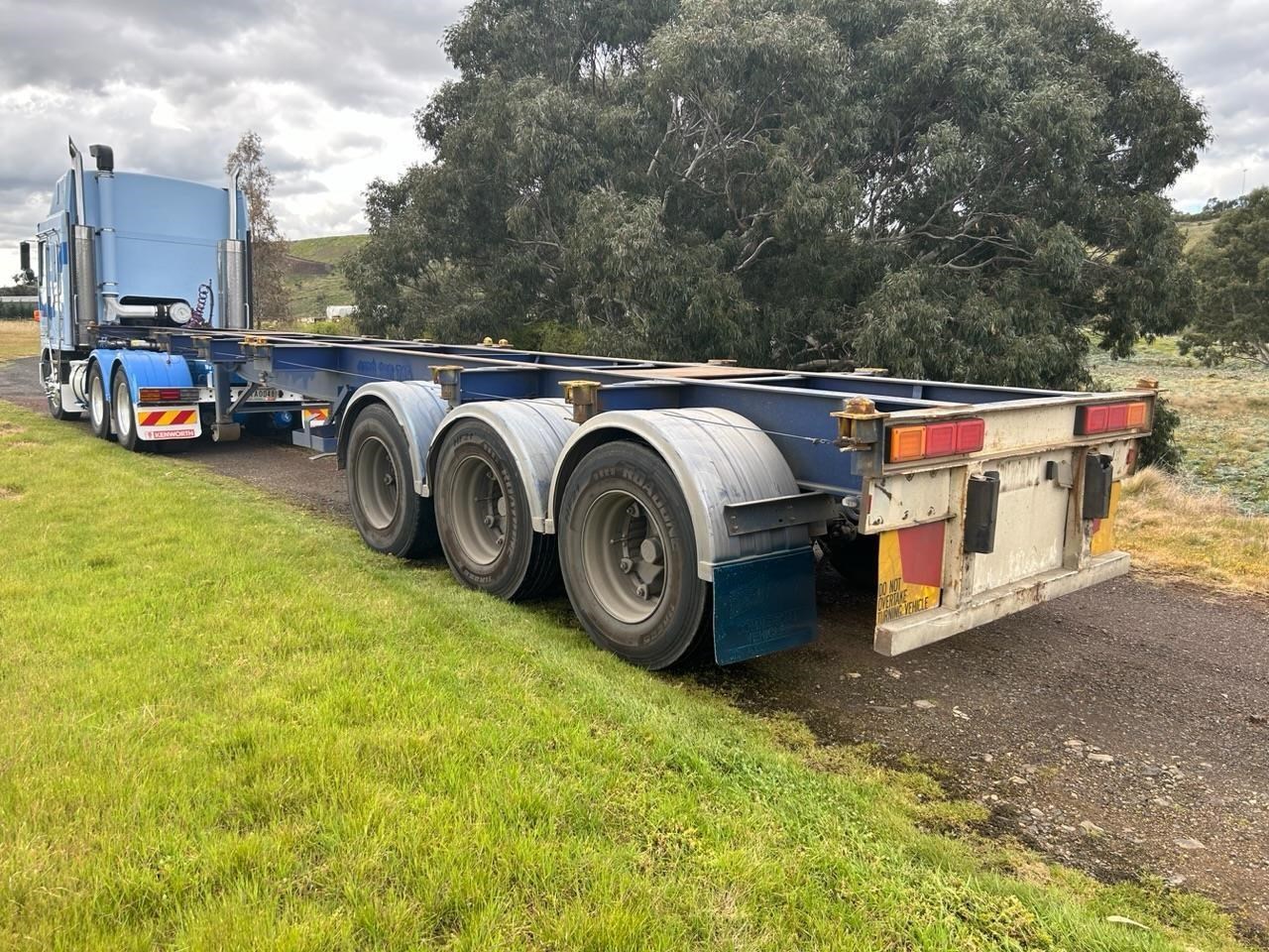 2002 KRUEGER 40 FOOT SKEL TRAILER for sale