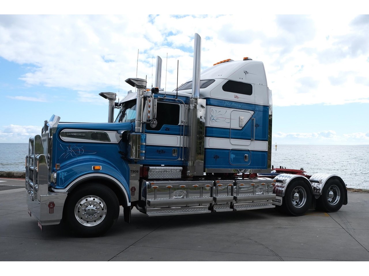 2017 KENWORTH T909 T909 for sale