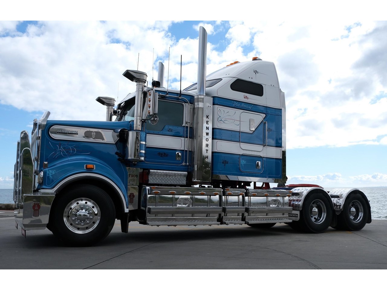 2017 KENWORTH T909 T909 for sale