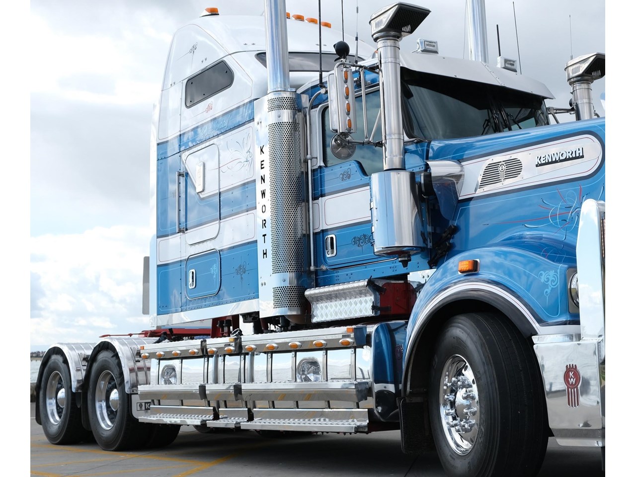 2017 KENWORTH T909 T909 for sale