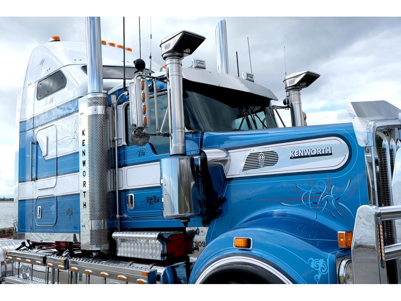 2017 KENWORTH T909 T909 for sale