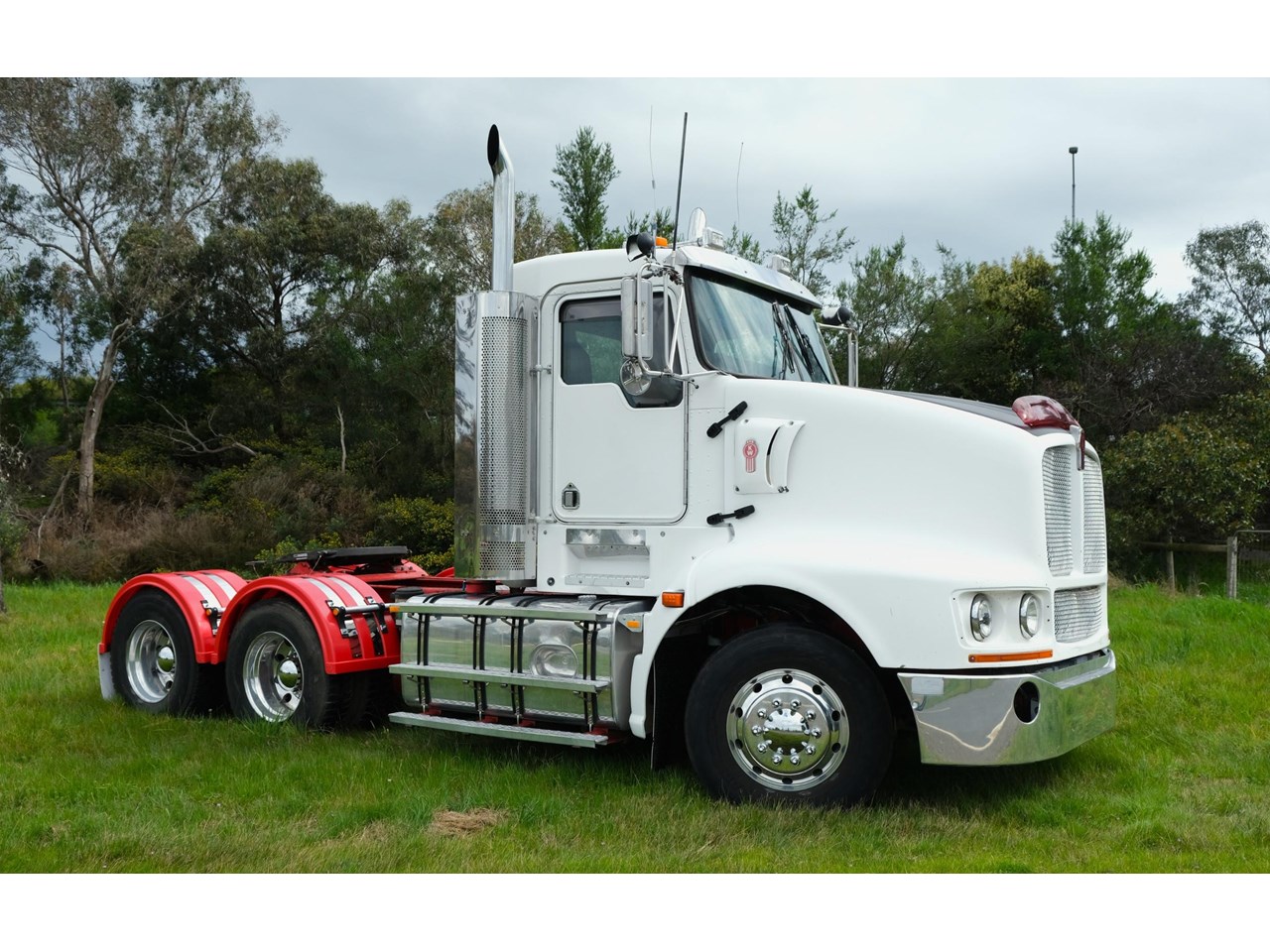 2011 KENWORTH T608 for sale