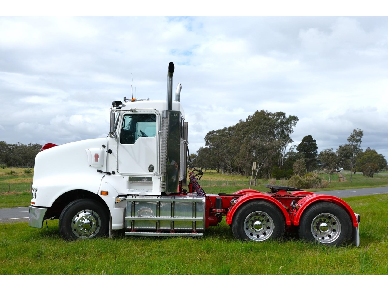 2011 KENWORTH T608 for sale