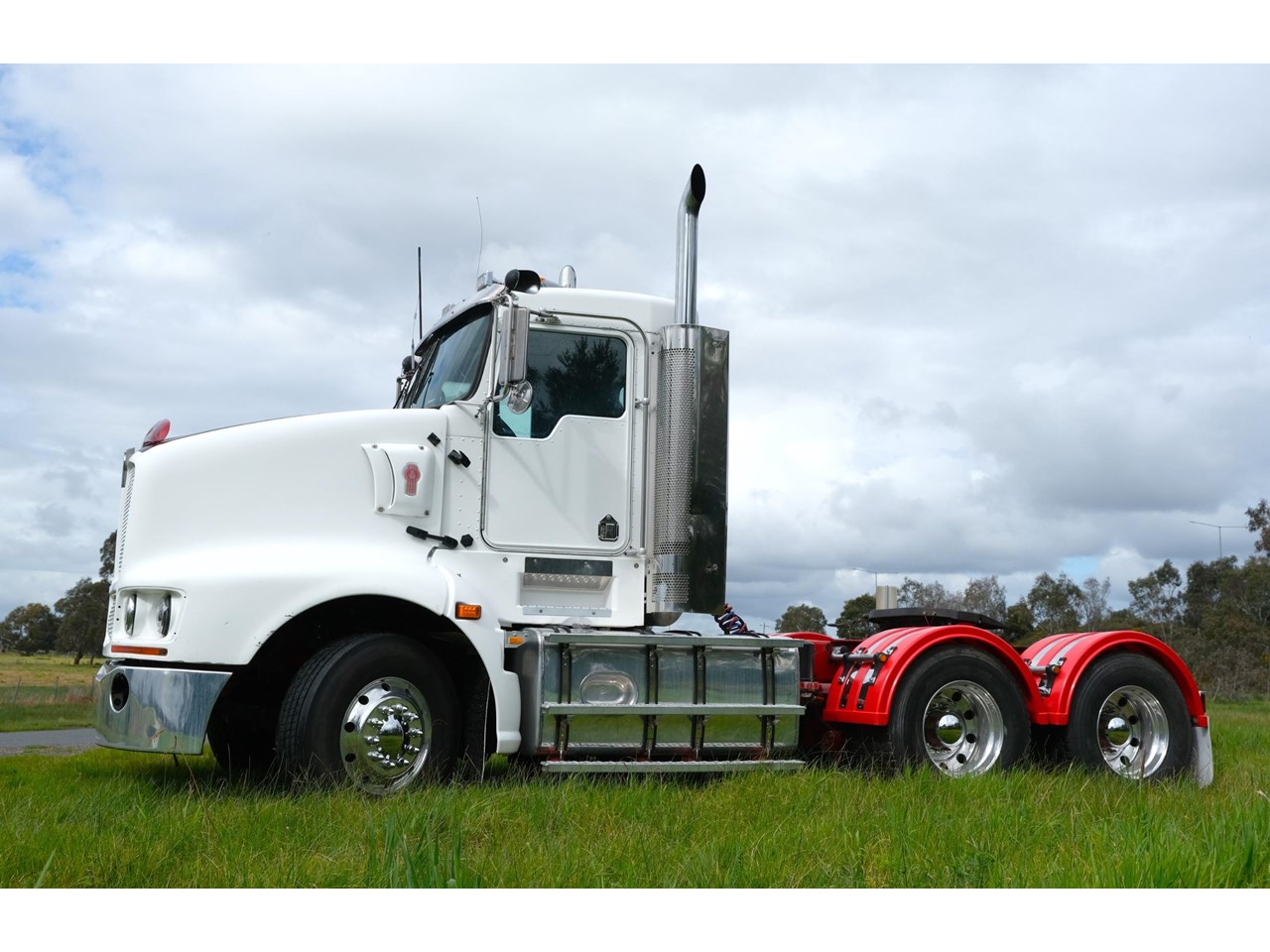 2011 KENWORTH T608 for sale