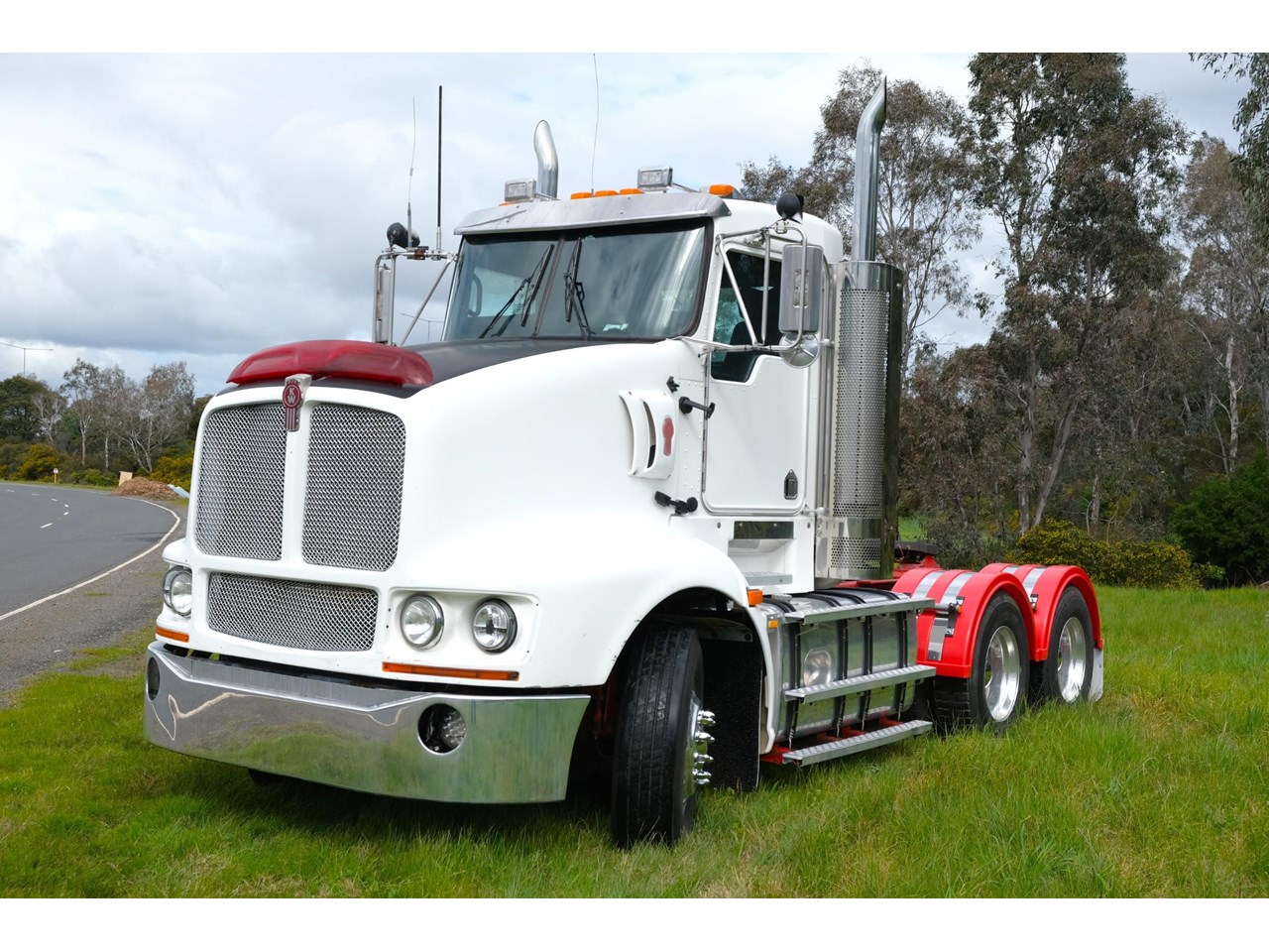 2011 KENWORTH T608 for sale