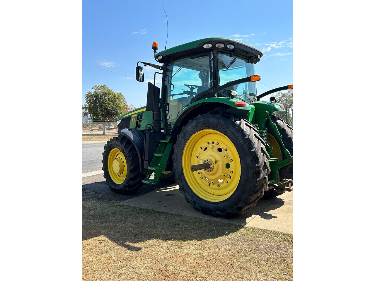2013 JOHN DEERE 7230R for sale