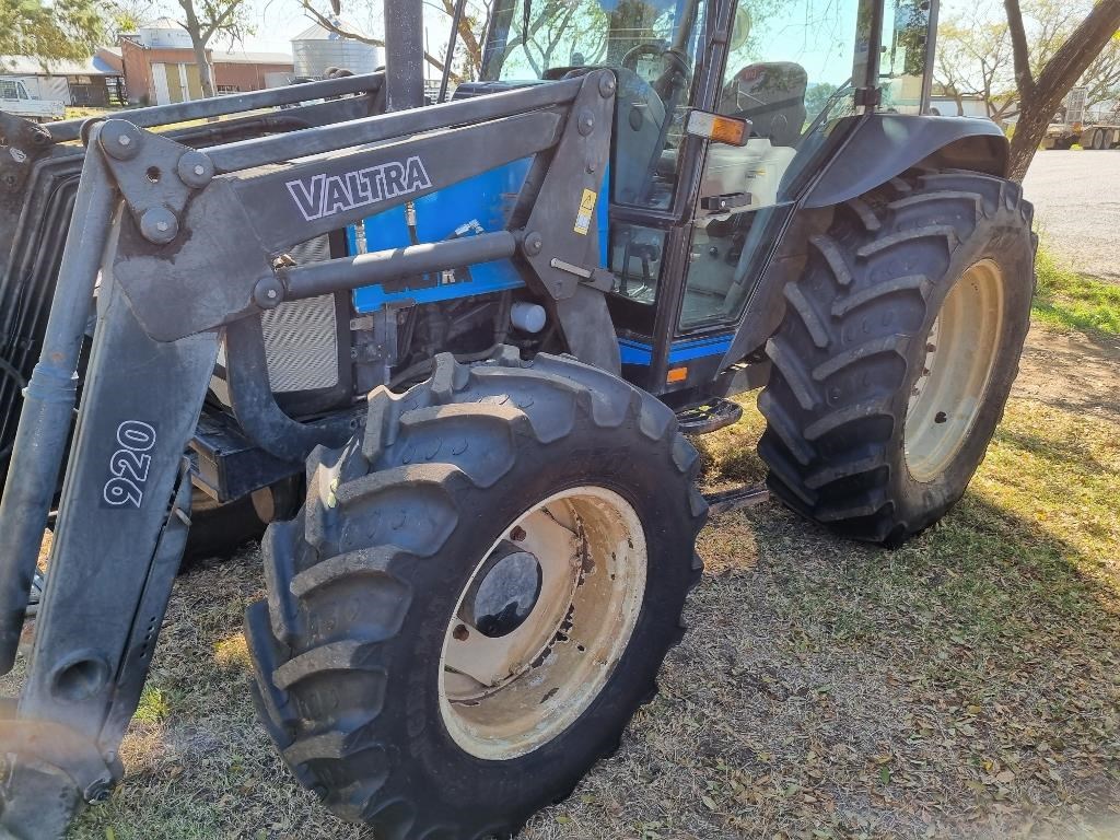 VALTRA 700 for sale