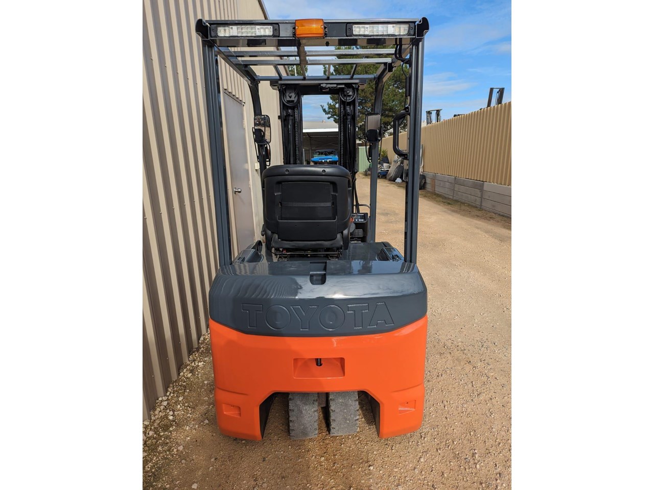 2017 TOYOTA 2T ELECTRIC FORKLIFT - 8FBE20 for sale