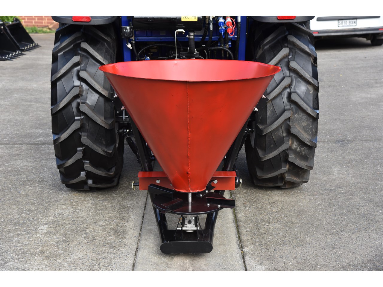 TRIDENT 3PL 300L SPREADER for sale (refcode TA1195009)