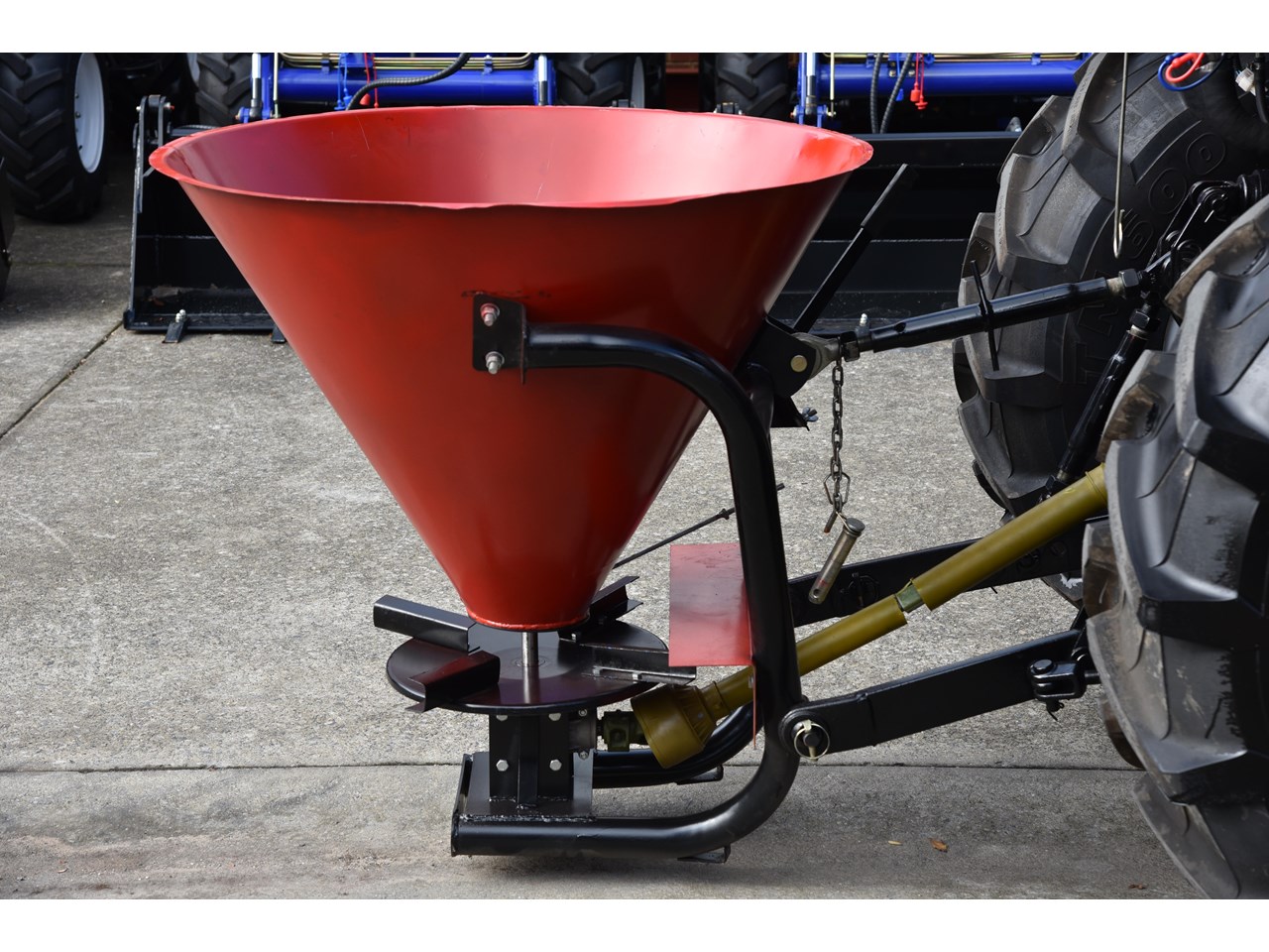 TRIDENT 3PL 300L SPREADER for sale (refcode TA1195009)