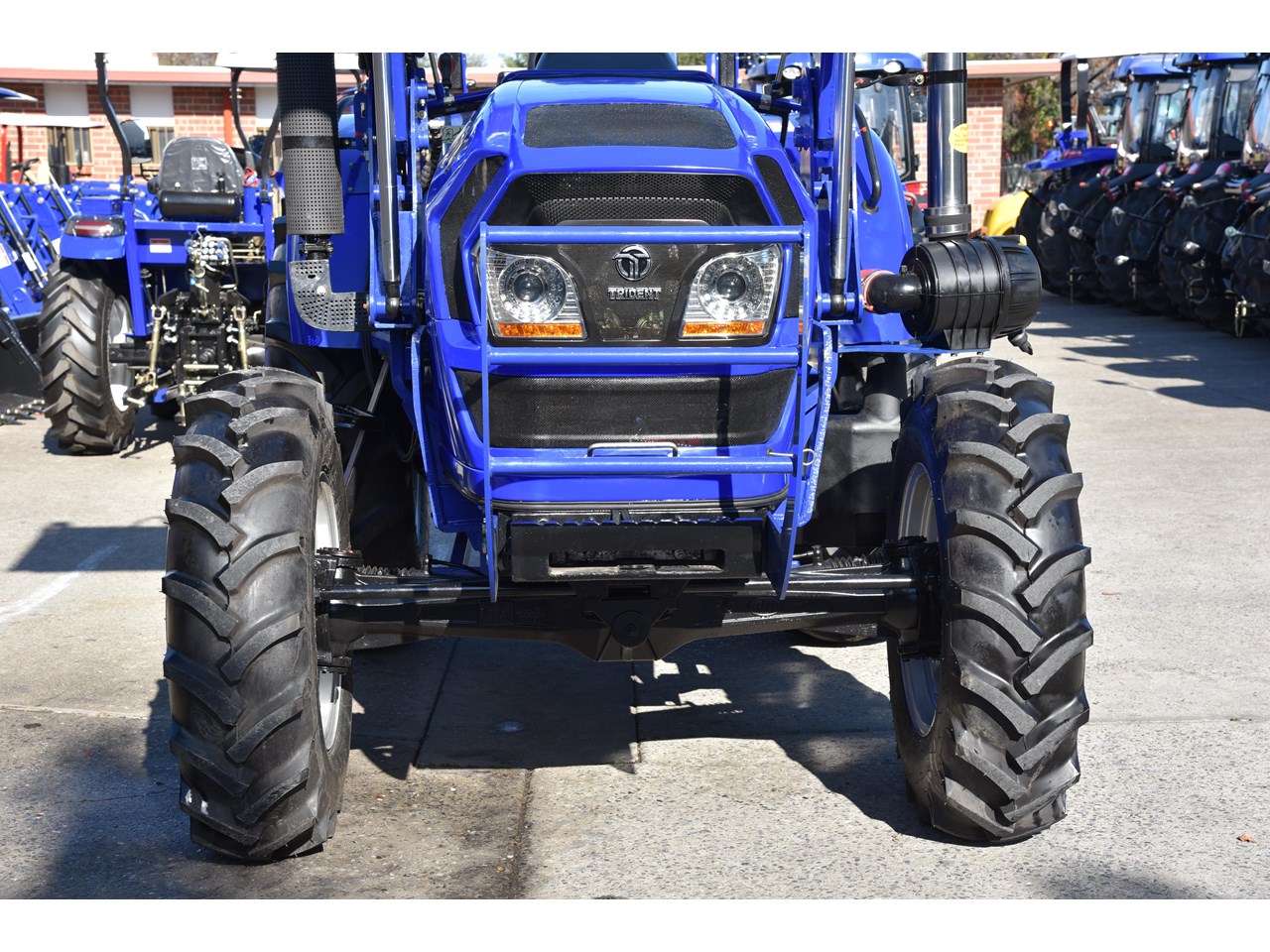 TRIDENT 90HP 4WD TRACTOR COMBO DEAL (1200KG FRONT LOADER LIFT CAPACITY ...