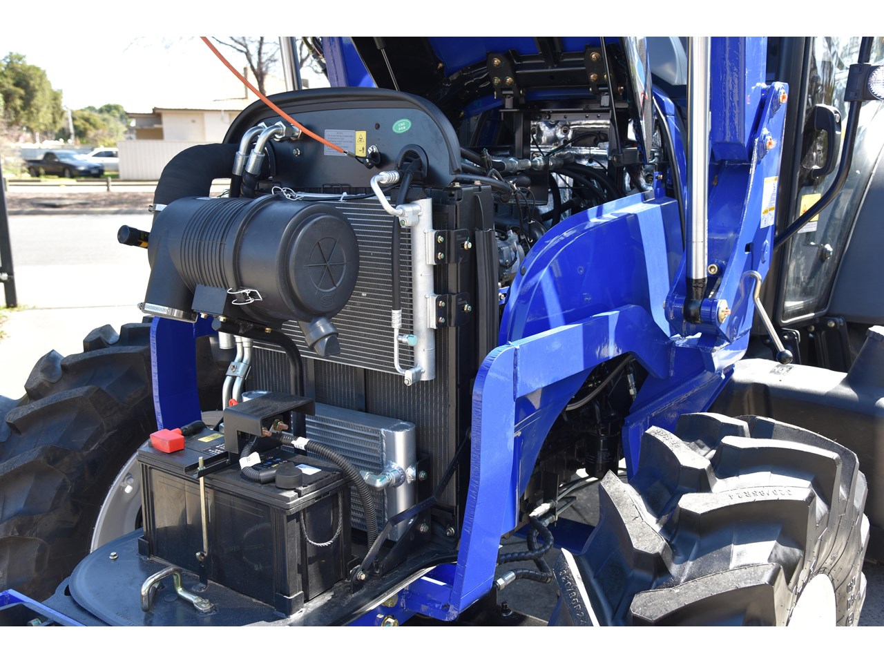 LOVOL 85HP 4WD A/C CABIN SHUTTLE SHIFT TRACTOR WITH 4IN1 BUCKET (1200KG ...