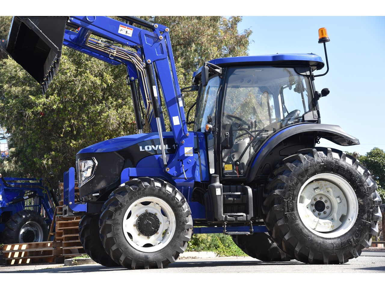 LOVOL 110HP SHUTTLE SHIFT TURBO DIESEL 4WD A/C CABIN TRACTOR WITH FEL ...