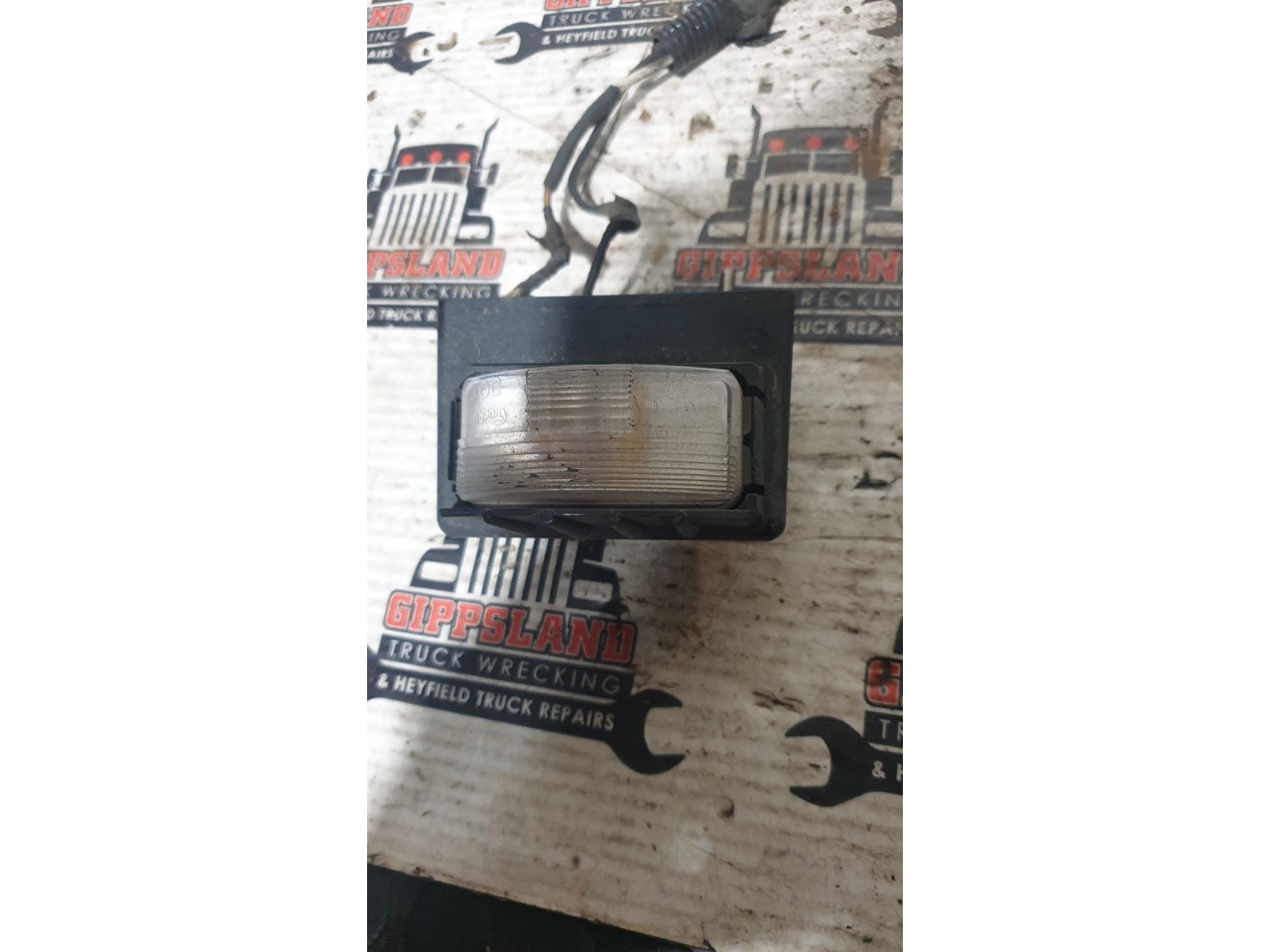 KENWORTH KENWORTH K108 LICENSE LAMP MOUNTING BRACKET 15729-G/15730-B ...