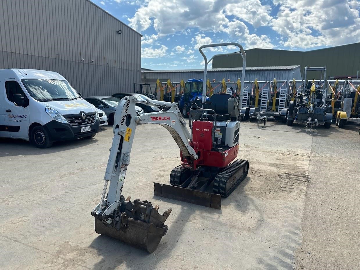 2017 TAKEUCHI TB210R for sale