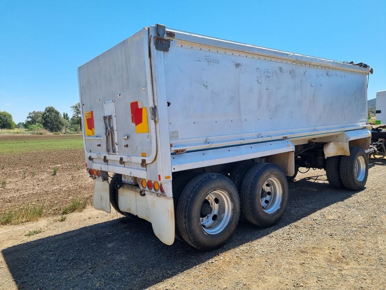 2002 SLOANEBUILT 3 AXLE DOG TIPPER for sale