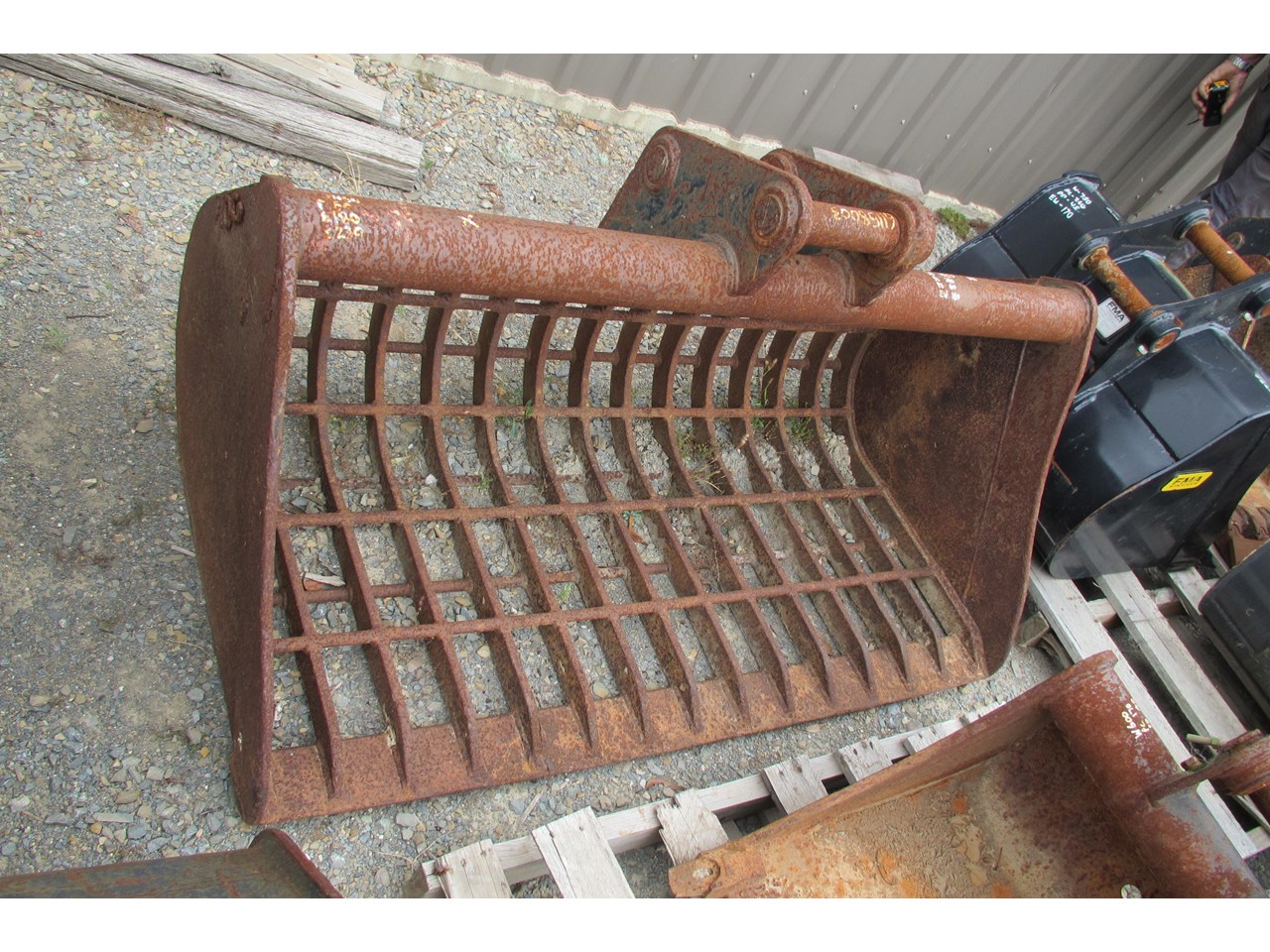 SKELETON SIEVE SHAKER BUCKET for sale