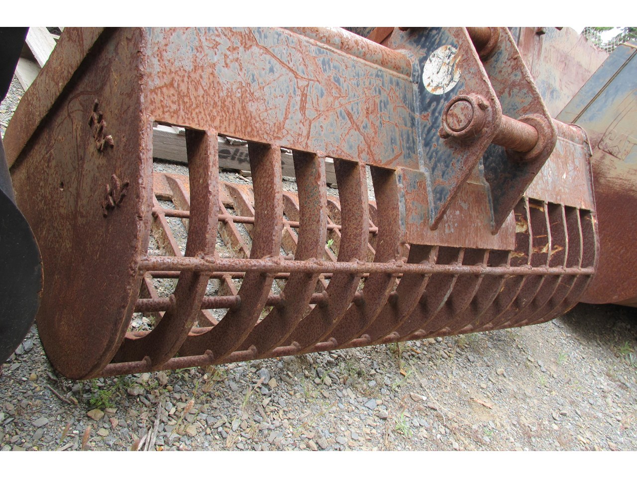 SKELETON SIEVE SHAKER BUCKET for sale