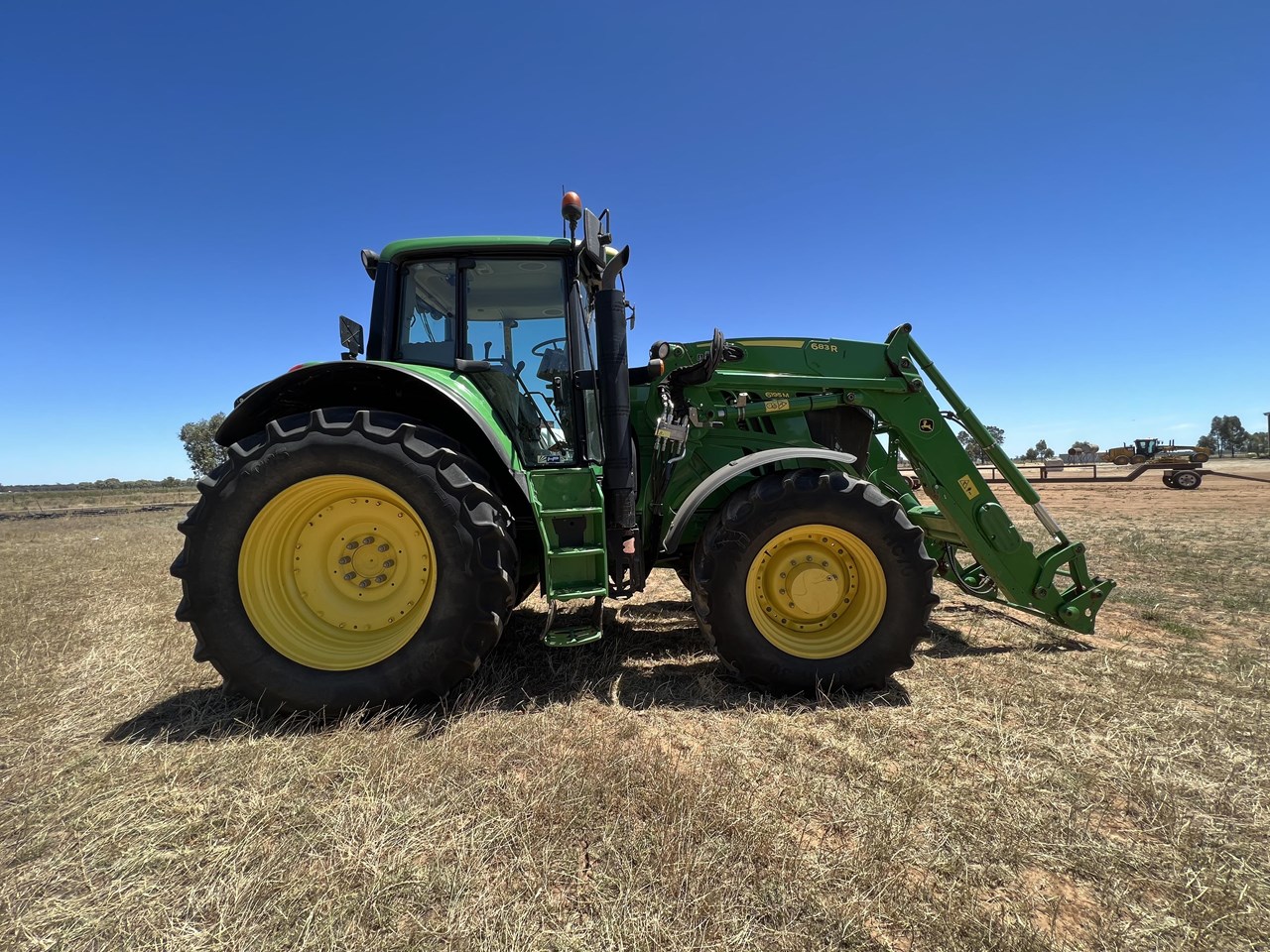 2017 JOHN DEERE 6195M for sale