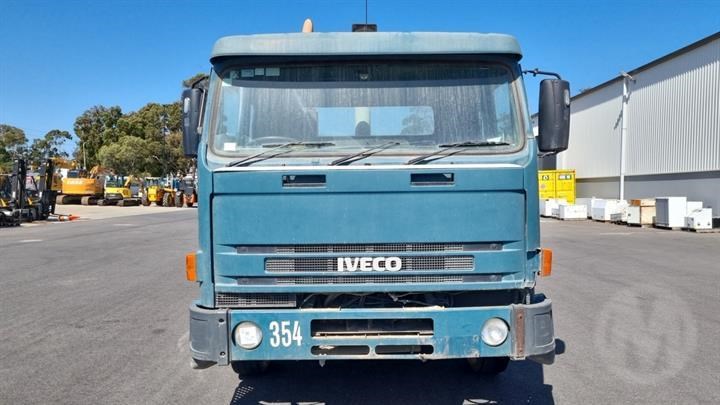 2005 IVECO ACCO 2350G Twin Steer for sale