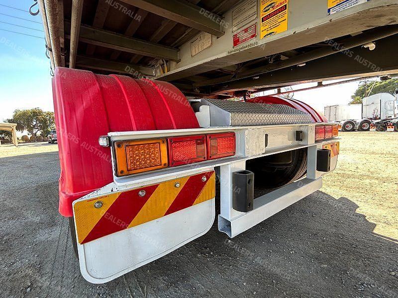 2002 MAXITRANS 2002 MAXITRANS & 2013 SOUTHERN CROSS 34 PALLET B DOUBLE ...