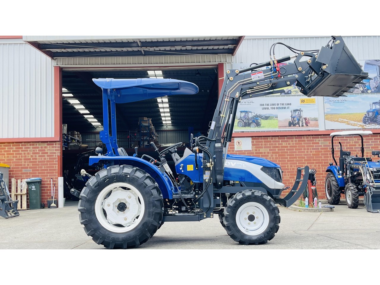 LOVOL 40HP 4WD HEAVY-DUTY TRACTOR WITH 4IN1 BUCKET (550KG FRONT LOADER ...
