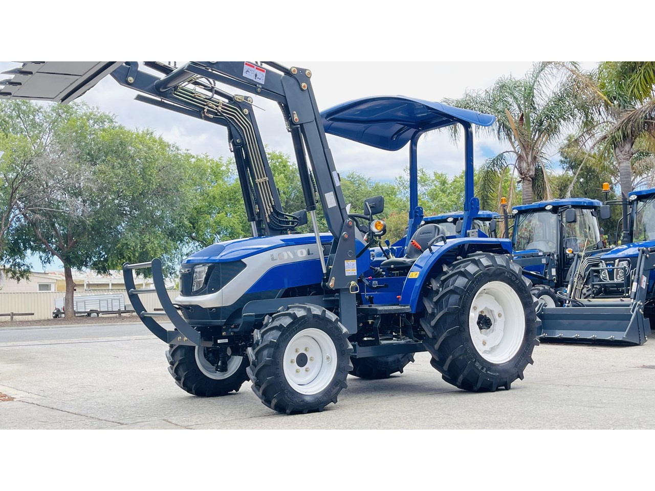 LOVOL 40HP 4WD HEAVY-DUTY TRACTOR WITH 4IN1 BUCKET (550KG FRONT LOADER ...