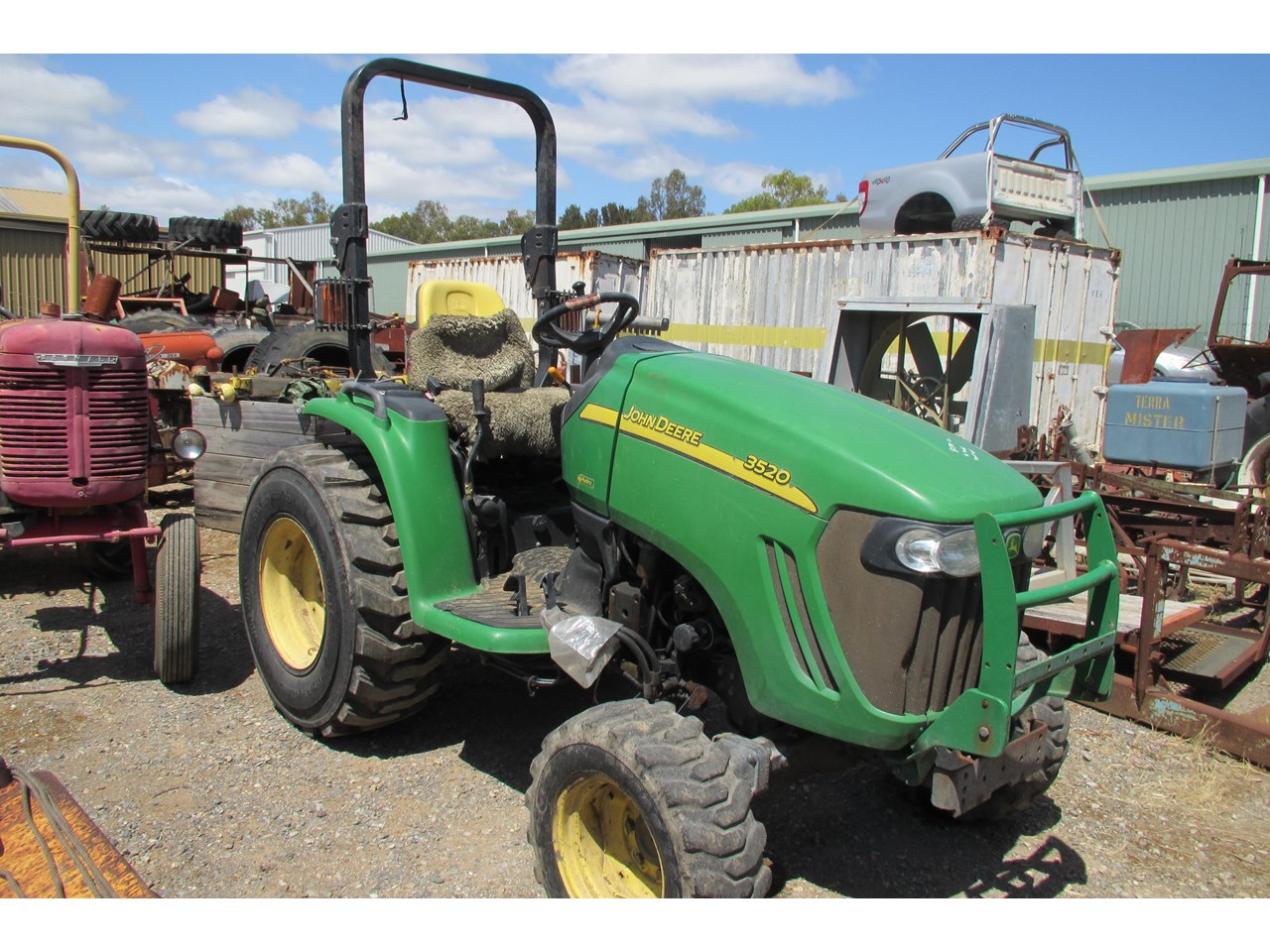 JOHN DEERE 3250 TRACTOR for sale (refcode TA1200157)