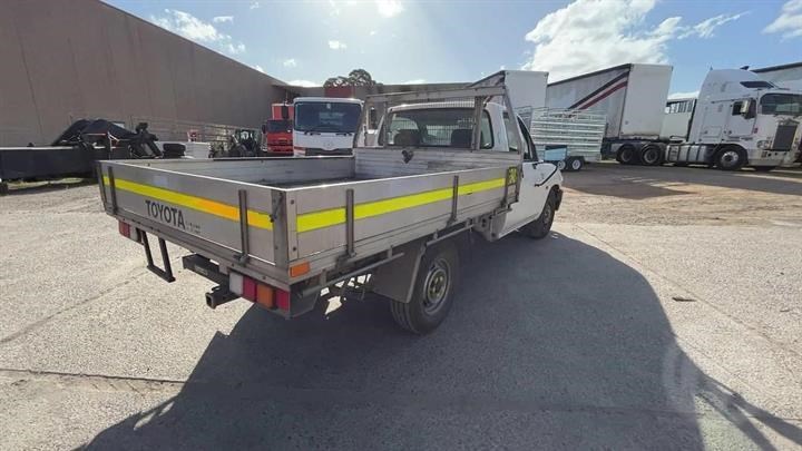 2003 TOYOTA HILUX RZN for sale