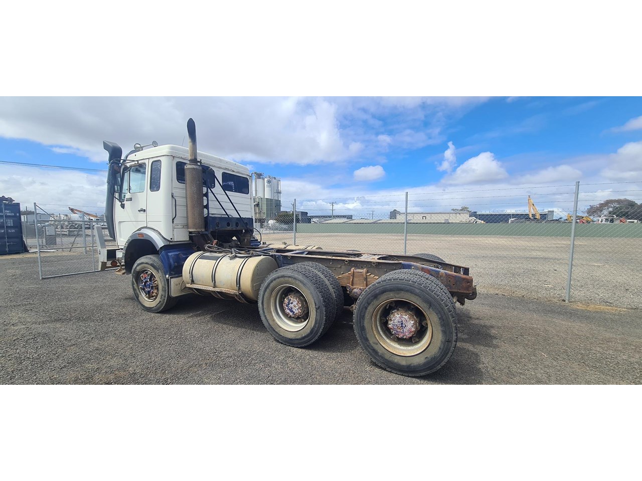 1986 MERCEDES-BENZ 2228 for sale (refcode TA1202457)