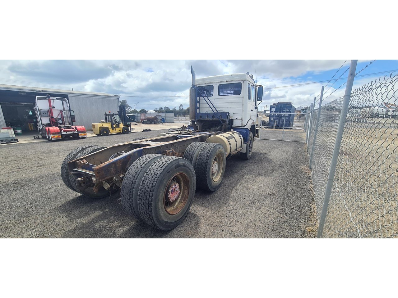 1986 MERCEDES-BENZ 2228 for sale (refcode TA1202457)