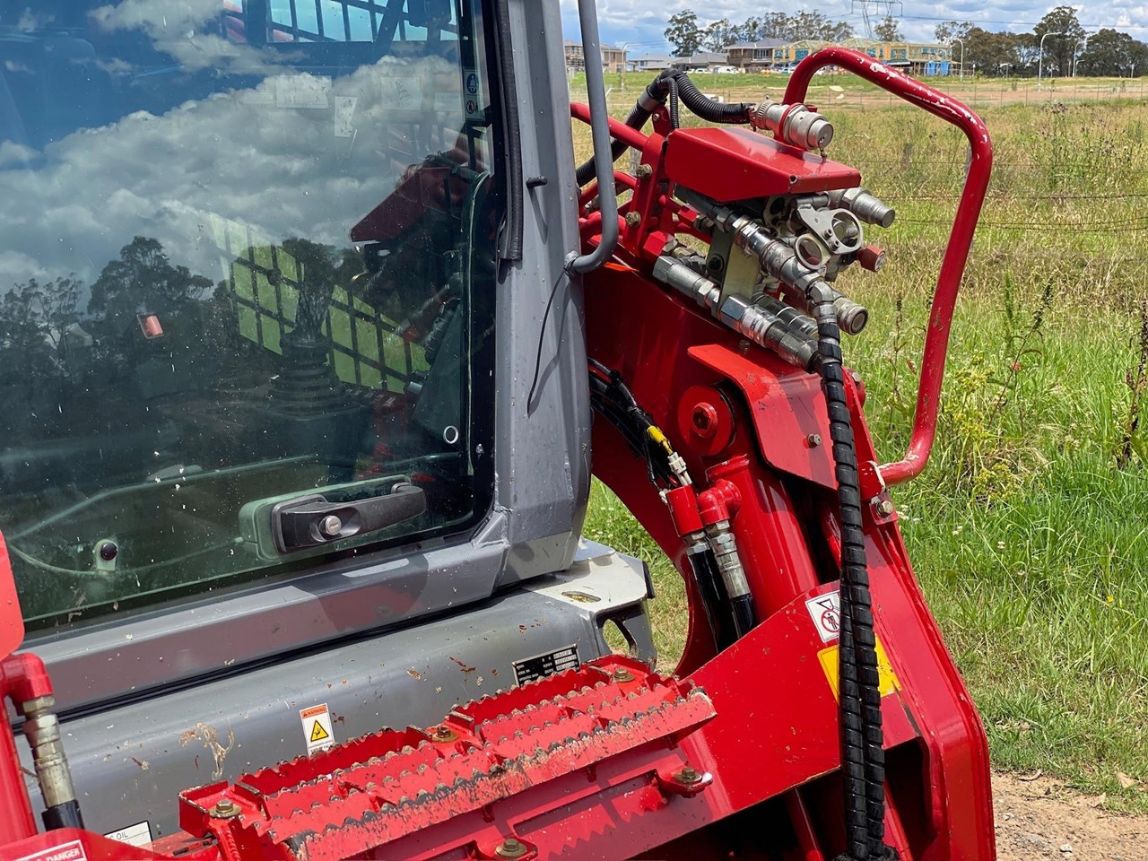 2018 TAKEUCHI TL10 V2 for sale