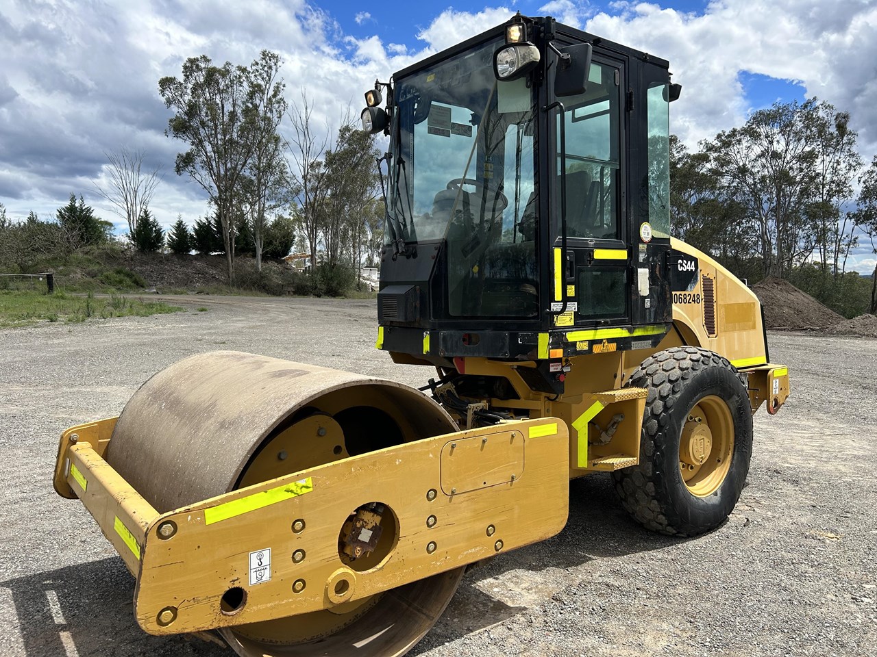 CATERPILLAR CS44 for sale