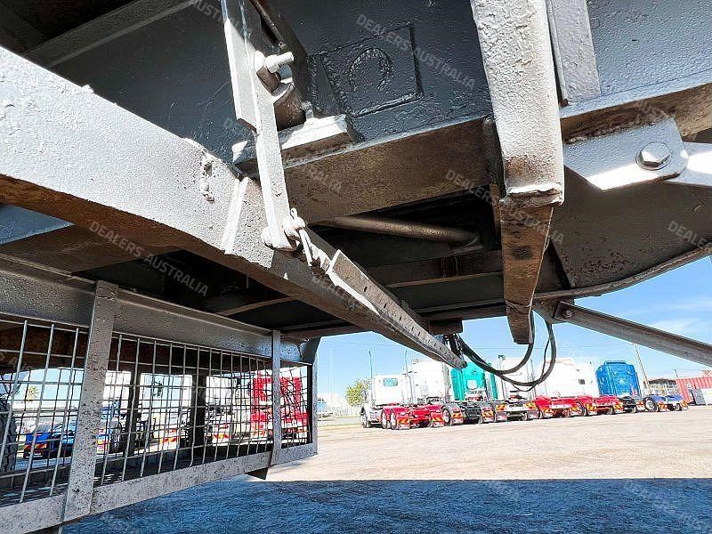 FRUEHAUF EXTENDABLE TRI-AXLE FLAT TOP TRAILER for sale