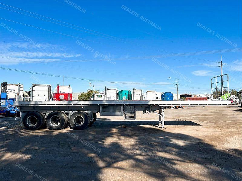 FRUEHAUF EXTENDABLE TRI-AXLE FLAT TOP TRAILER for sale