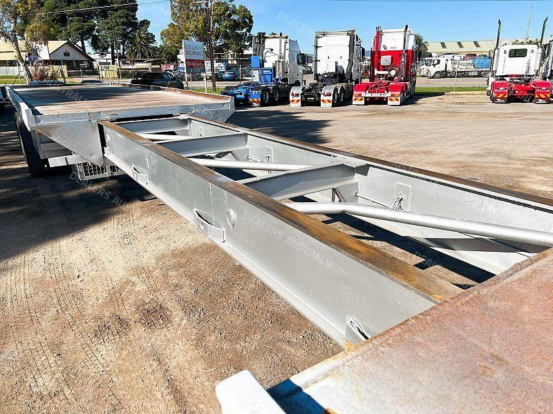 FRUEHAUF EXTENDABLE TRI-AXLE FLAT TOP TRAILER for sale (refcode TA1202892)