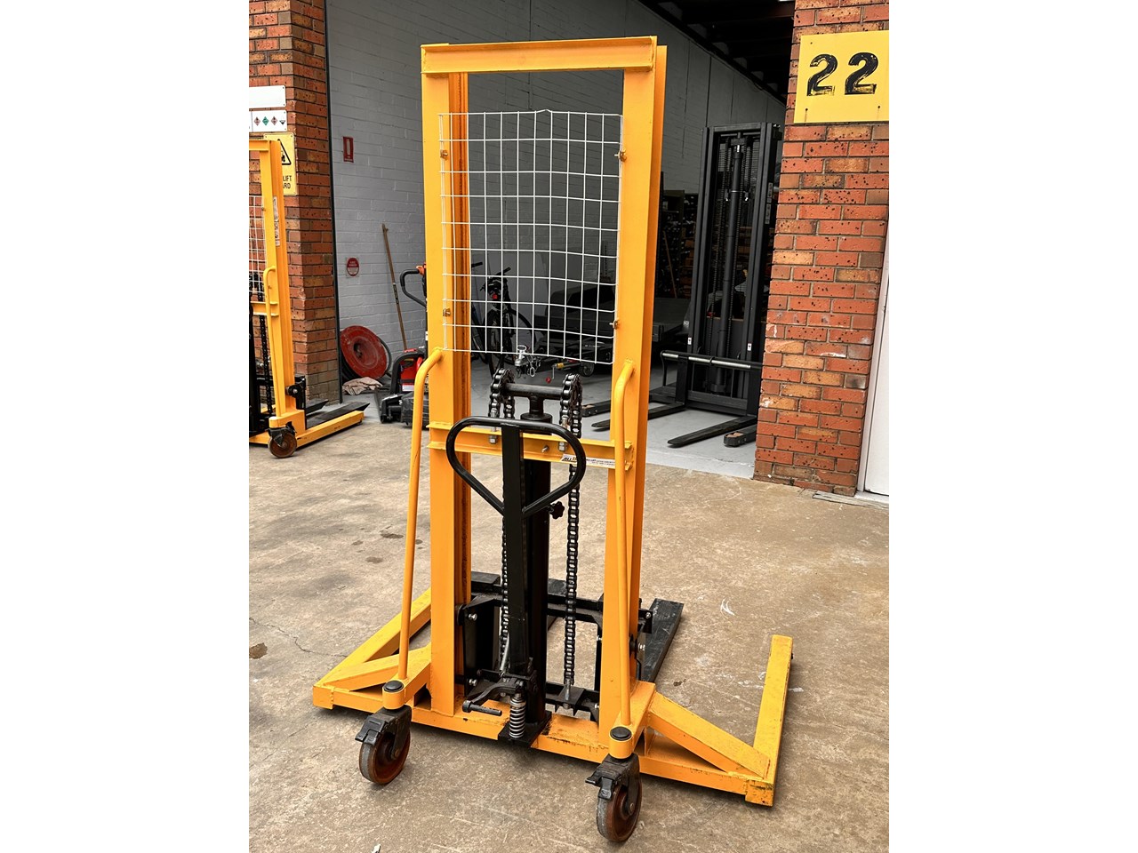 ALL LIFT AL-CTY-A2016SL 2 Tonne Manual Lift Machine for hire (refcode ...