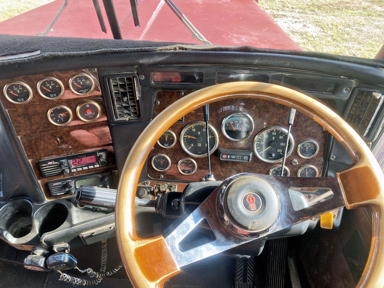 2004 KENWORTH T404 ST for sale (refcode DIY1205569)