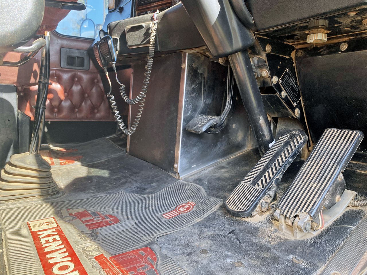 2004 KENWORTH T404 ST for sale (refcode DIY1205569)
