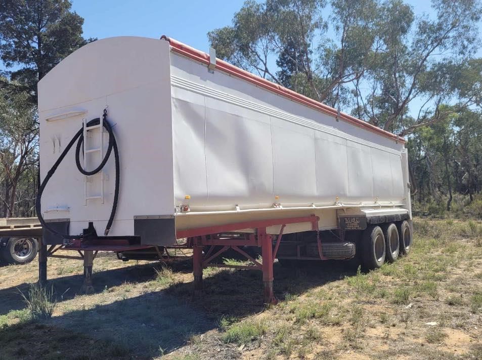 TRI AXLE 1986 PANTHER TRI AXLE GRAIN TIPPING TIP OVER AXLE for sale ...