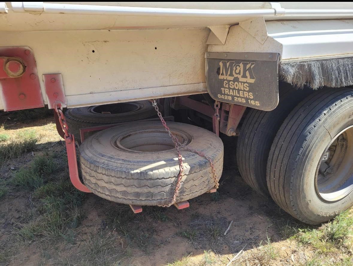 TRI AXLE 1986 PANTHER TRI AXLE GRAIN TIPPING TIP OVER AXLE for sale ...